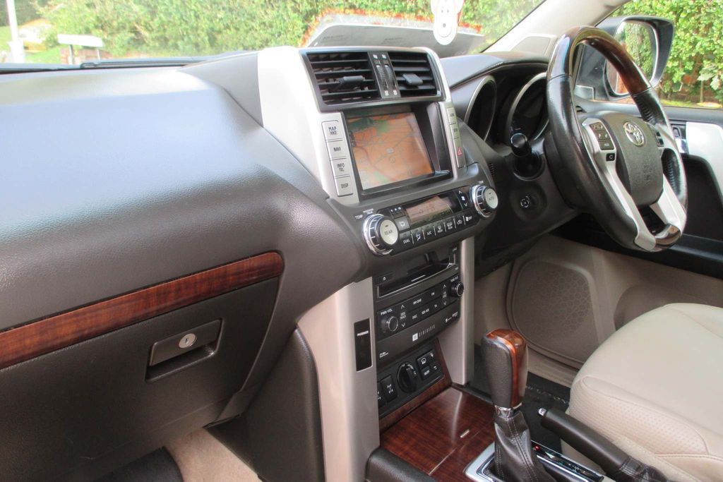 Toyota Land Cruiser 2013/0 - Global Int Ltd