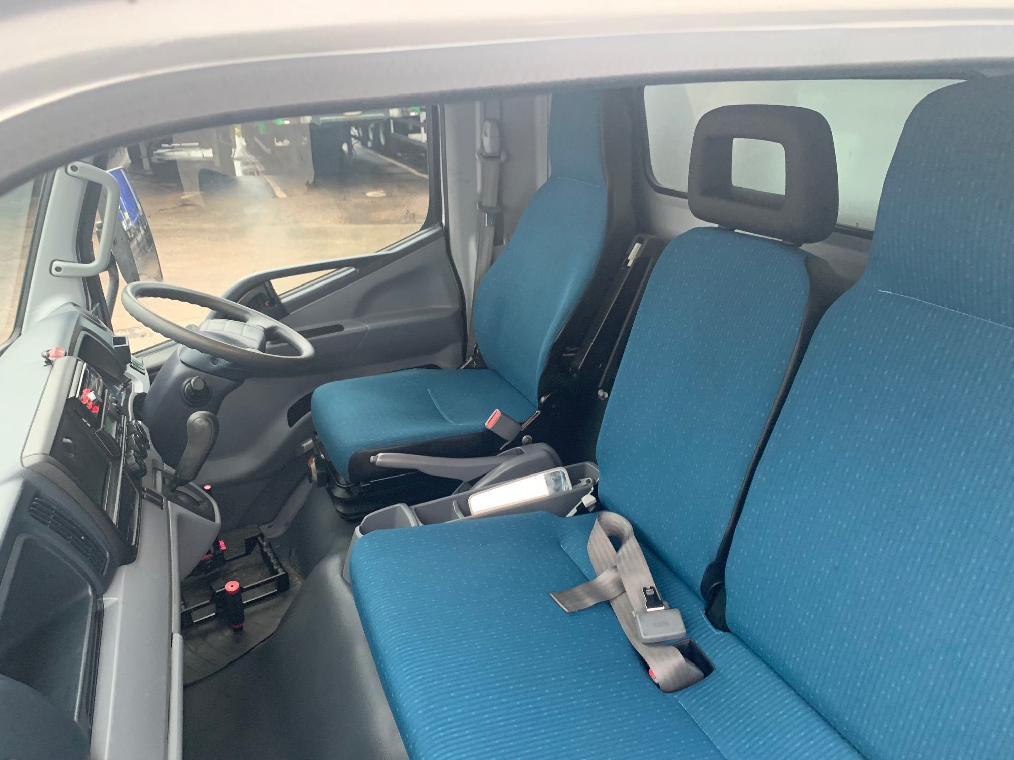 Mitsubishi Fuso 4x4 Interior