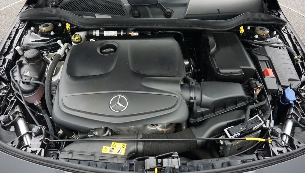 Mercedes Benz Cla Class 2018/0 - Global Int Ltd