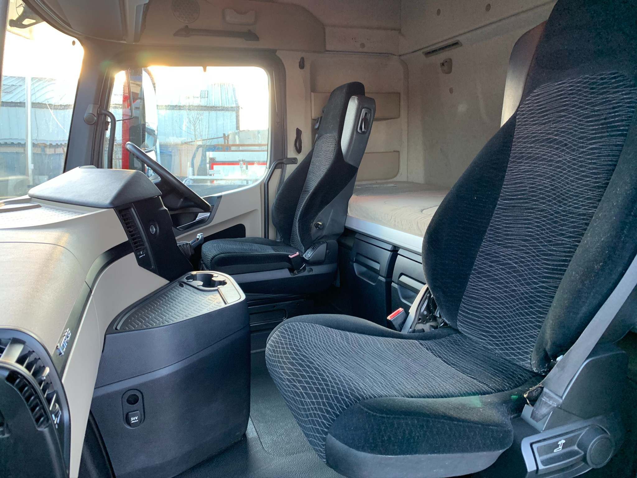 Mercedes Benz Actros 2012/0 - Global Int Ltd