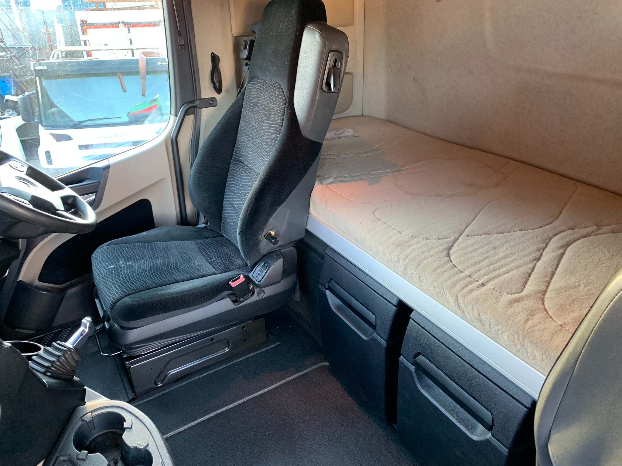 Mercedes Benz Actros 2012/0 - Global Int Ltd