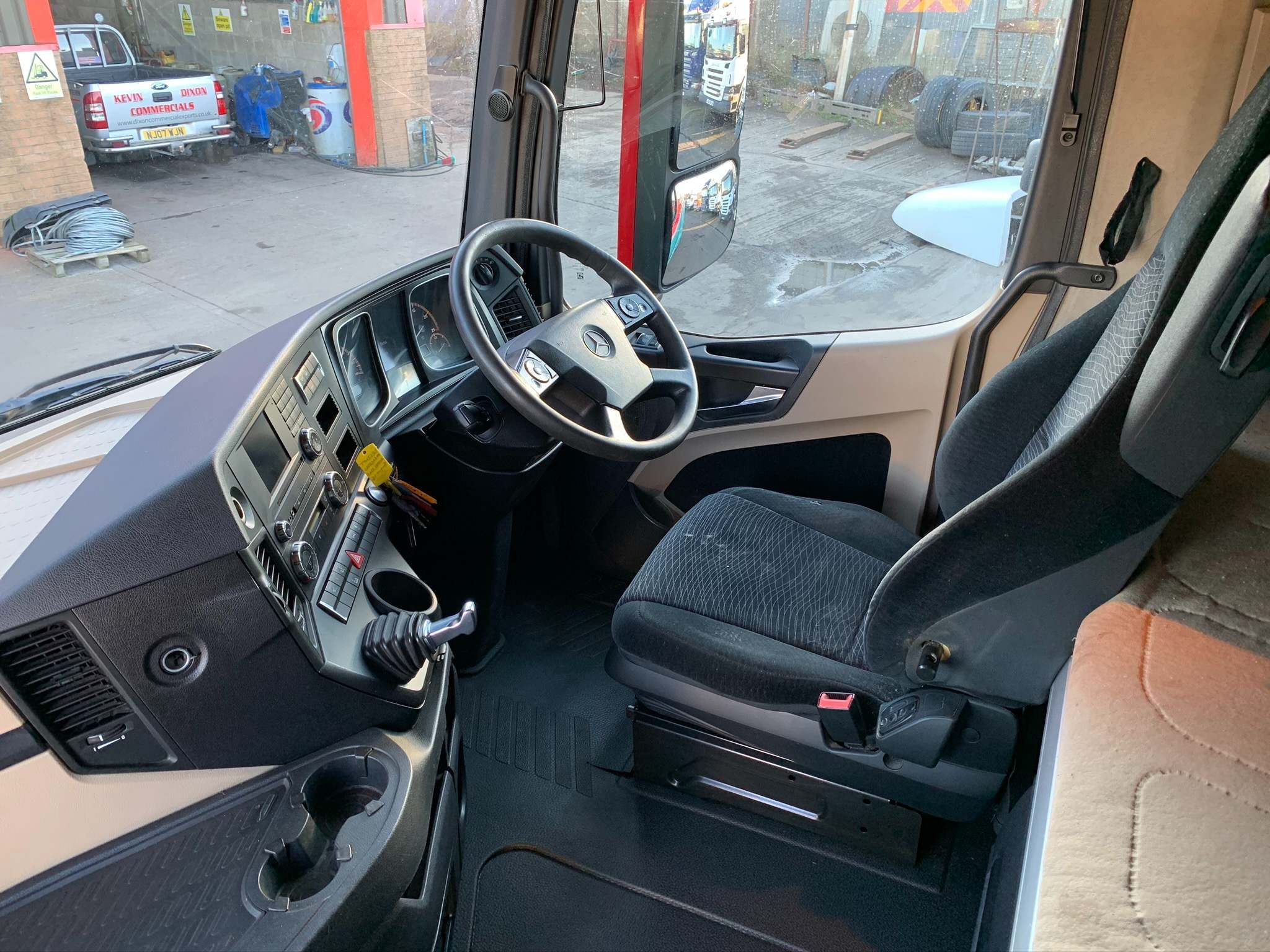 Mercedes Benz Actros 2012/0 - Global Int Ltd