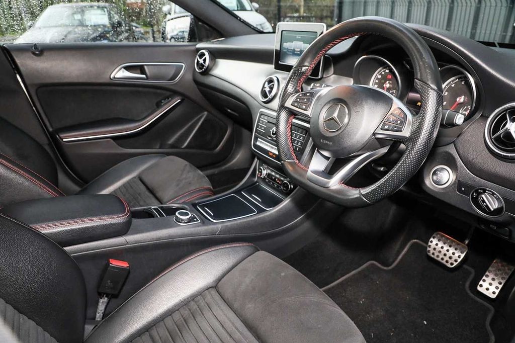 Mercedes Benz Cla Class 2018/0 - Global Int Ltd
