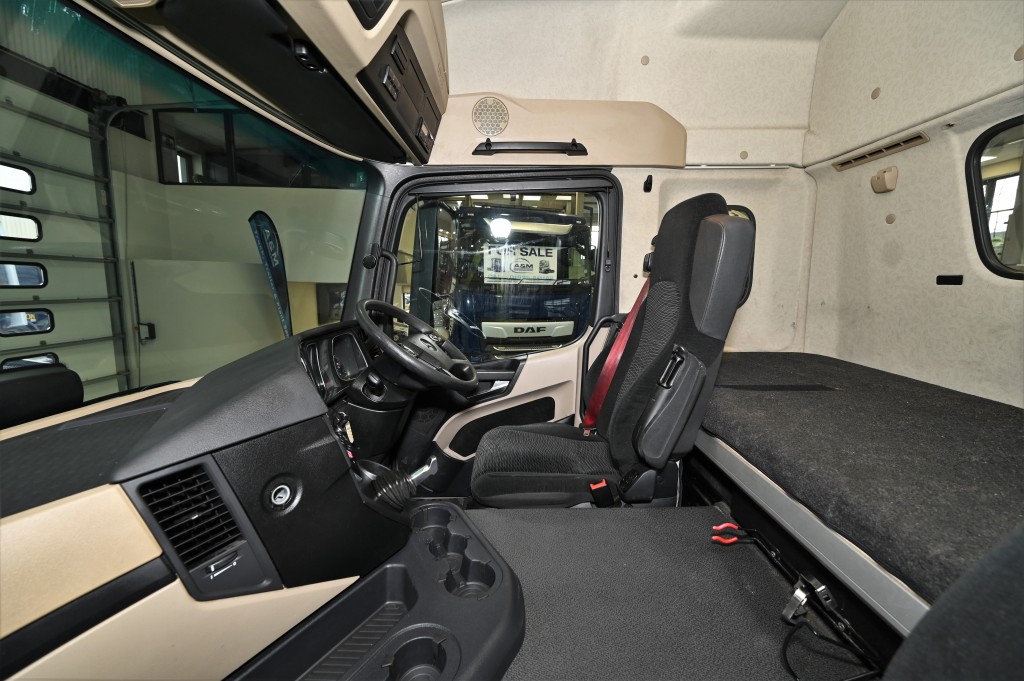 Mercedes Benz Actros 2016/0 - Global Int Ltd