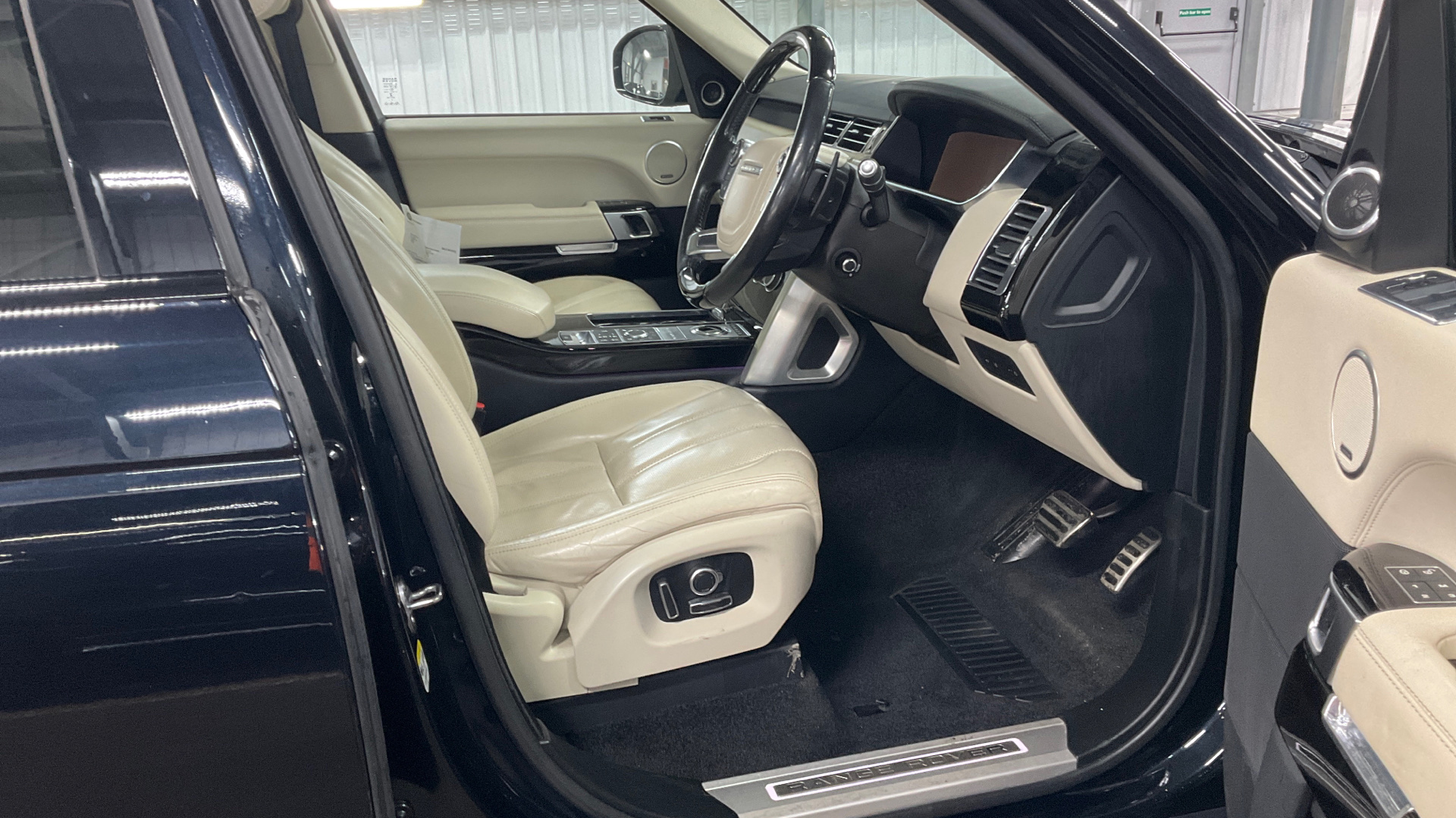 Land Rover Range Rover Vogue 2017/0 - Global Int Ltd