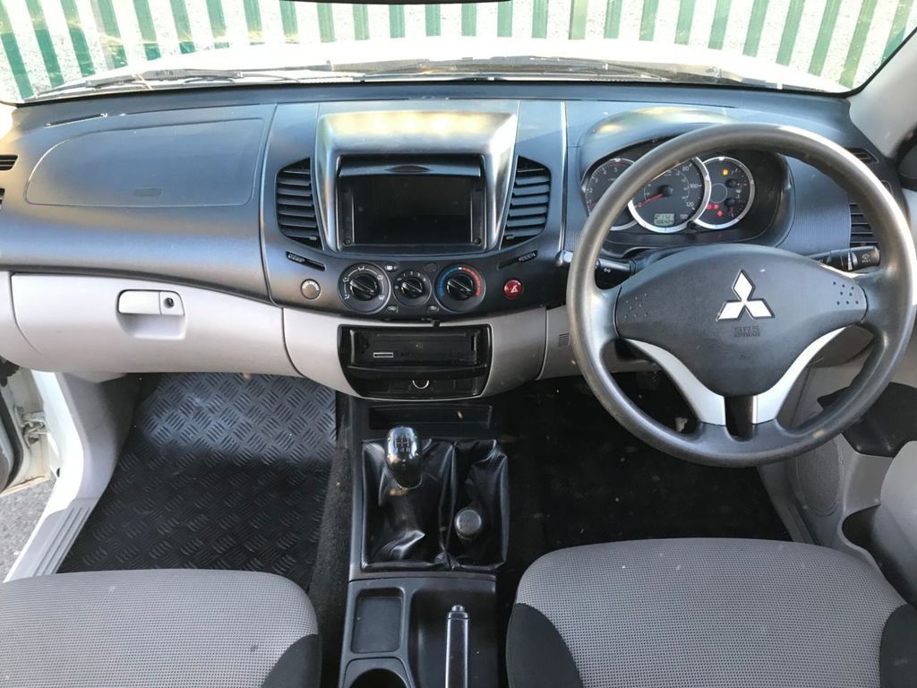 Mitsubishi L200 2012/0 - Global Int Ltd