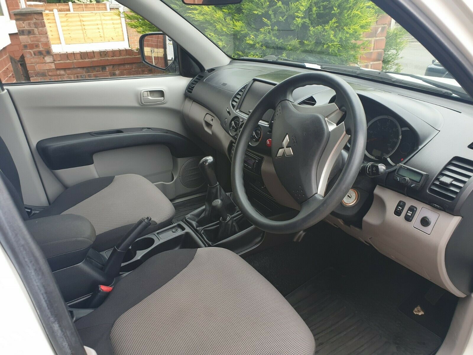 Mitsubishi L200 2012/0 - Global Int Ltd